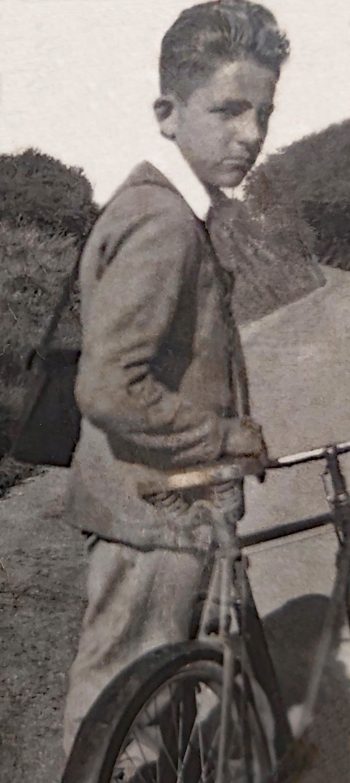 Mitchell – Les and his bike – Cornish Story