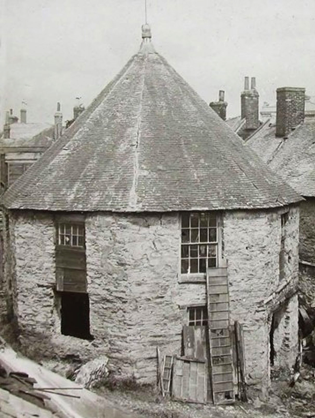 A passing thought behind Trurra Cathedral – A Poem by Bert Biscoe ...